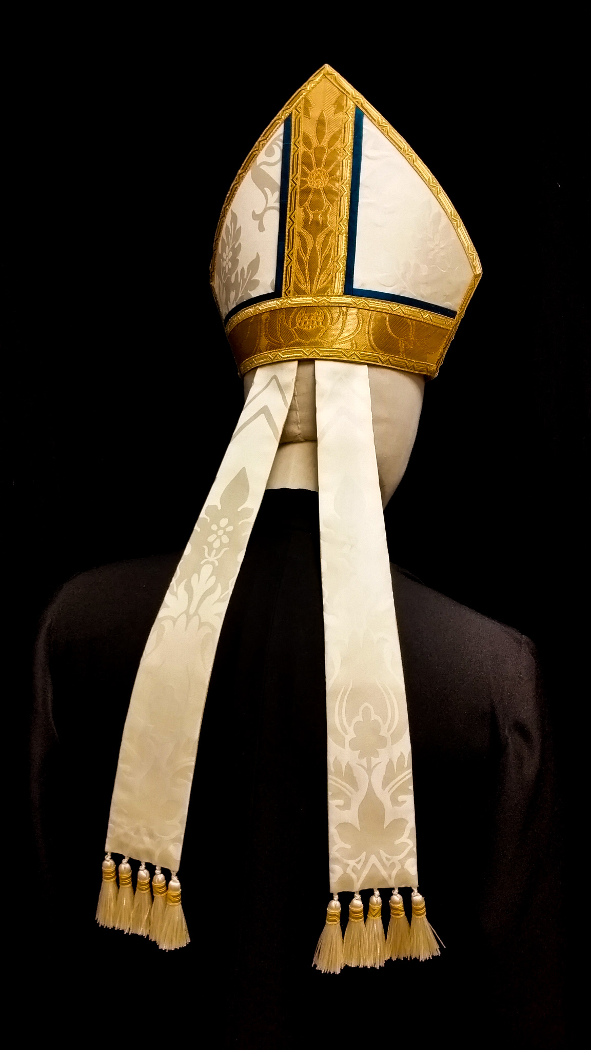 Vested in Beauty: Liturgical Garments for Mass of the Americas ...